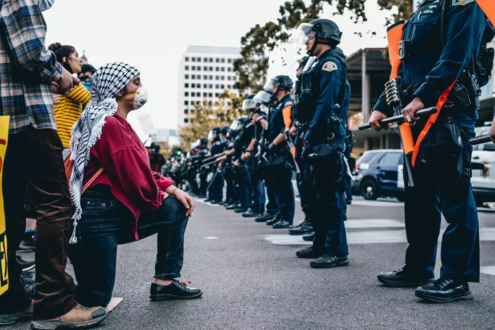 Von Minneapolis bis zu Facebook-Feeds bringen Polizeiproteste unsere Psyche in Aufruhr