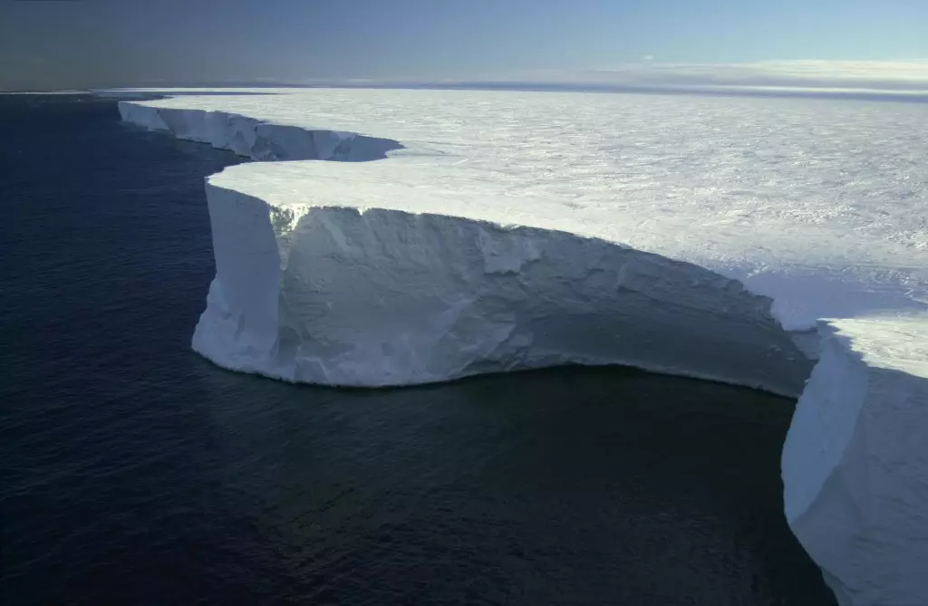 Ross Ice Shelf ya ku Antarctica, Yaikulu Kwambiri Padziko Lonse, Isungunuka M'njira Yoti Sitinaonekepo Kale