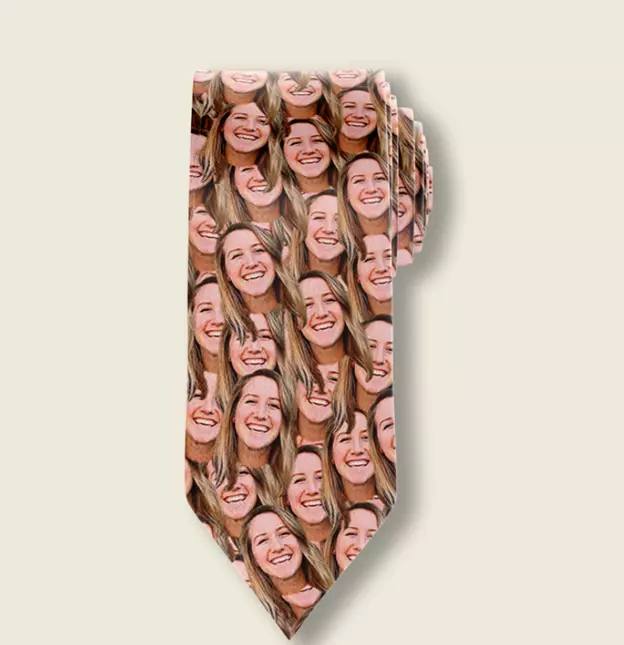 Suasmeninti kaklaraiščiai: 15 geriausių tinkintų kaklaraiščių