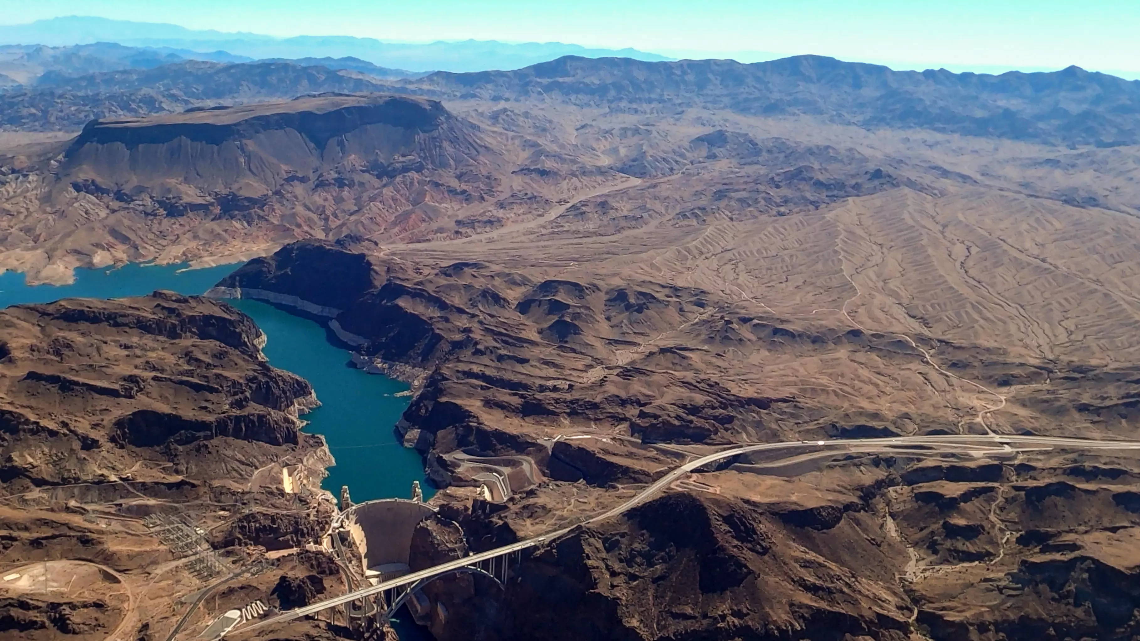 La sequía y el uso excesivo del agua empujan al oeste de los EE. UU. a través de un umbral aterrador