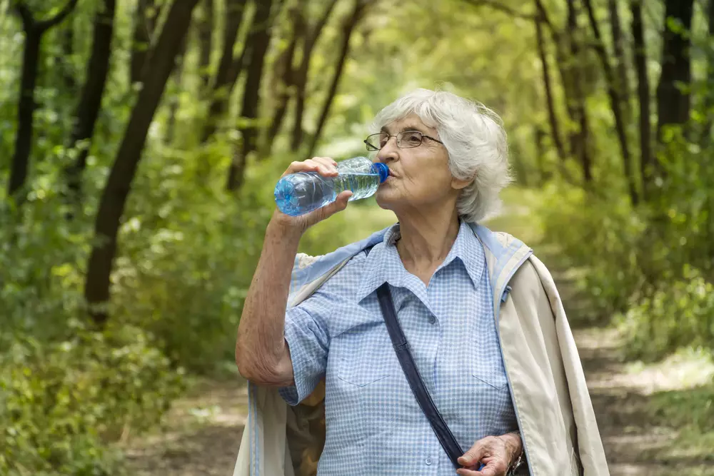 脱水症状が高齢者にとって致命的になる理由