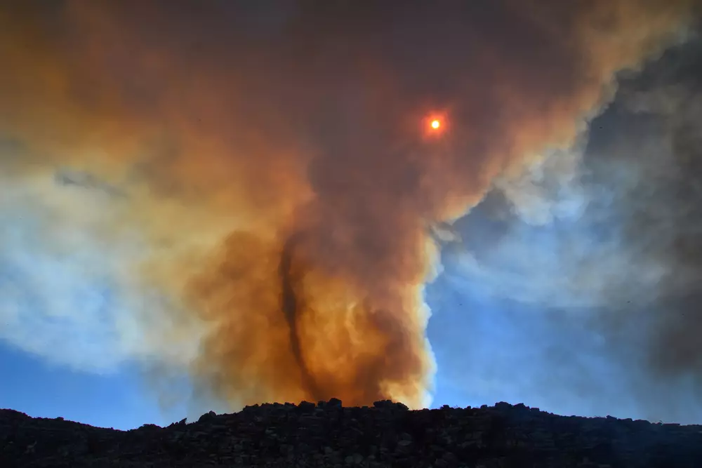 Westliche Waldbrände entfachen Tornados – so erzeugen Brände ihr eigenes verrücktes Wetter