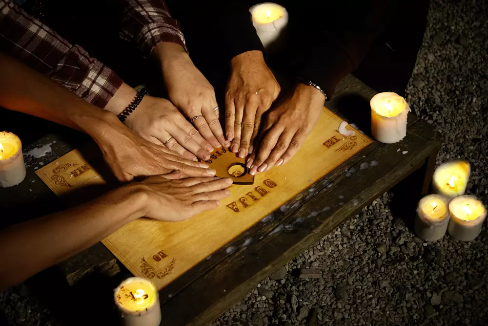 Věda za deskami Ouija