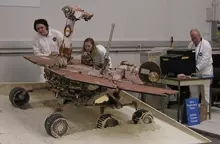 Ka Sandbox le Rover Replica, Ho Sebetsa ho Lokolla Stuck Mars Rover
