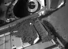 Mars Lander izķer augsnes paraugu