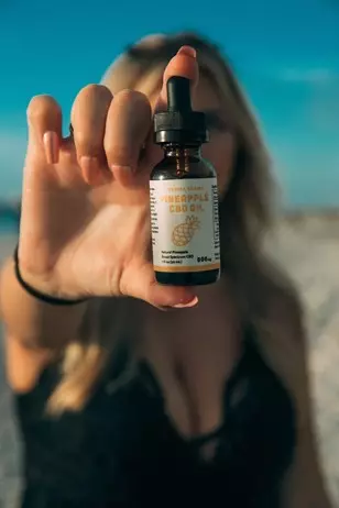 Bêste CBD-oalje foar pineferliening: Top Rated CBD-oaljeproduktresinsjes 2022