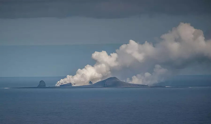 Ang ubang mga Bulkan Naghimo ug mga Bubo sa Idalom sa Dagat nga Hangtod sa Usa ka Kwarter Mile ang Gilapdon