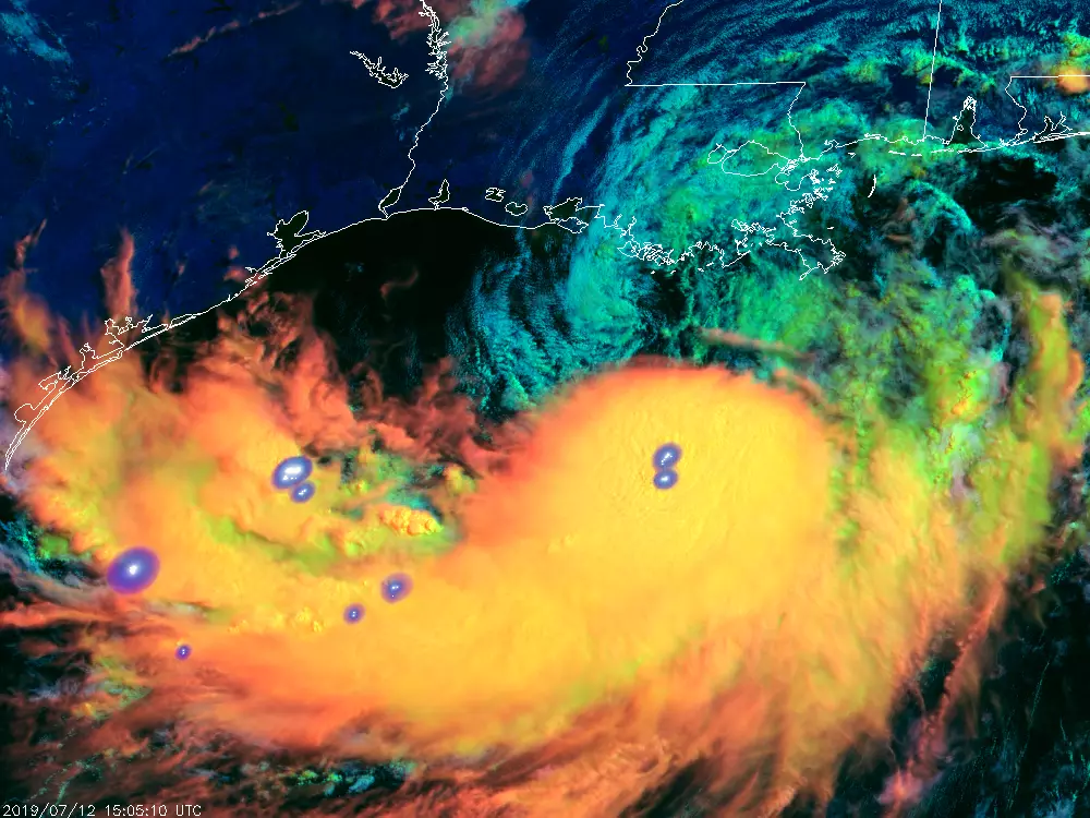 Dramatický pohled na Tropical Storm Barry na rozdíl od všech, které jste dosud viděli