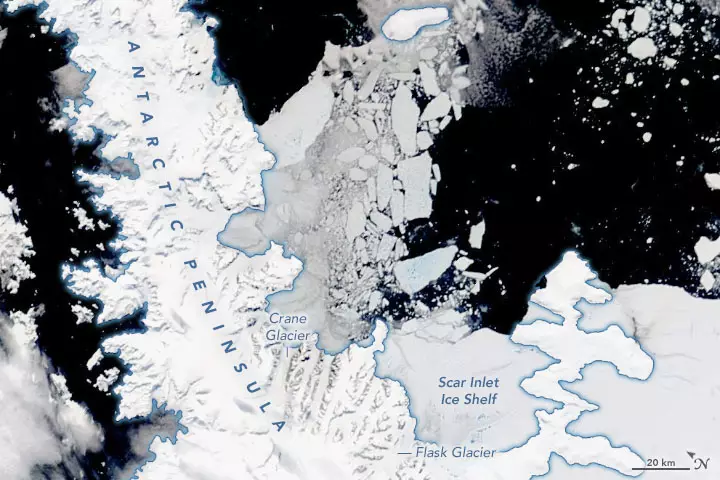 南極大陸から解放されて崩壊する海氷の巨大な広がり
