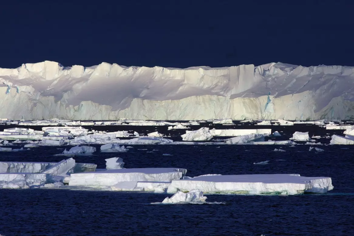 Ka-fiirsashada Dusha sare ee Badweynta ee Saynisyahannada Muwaadiniinta Antarctic